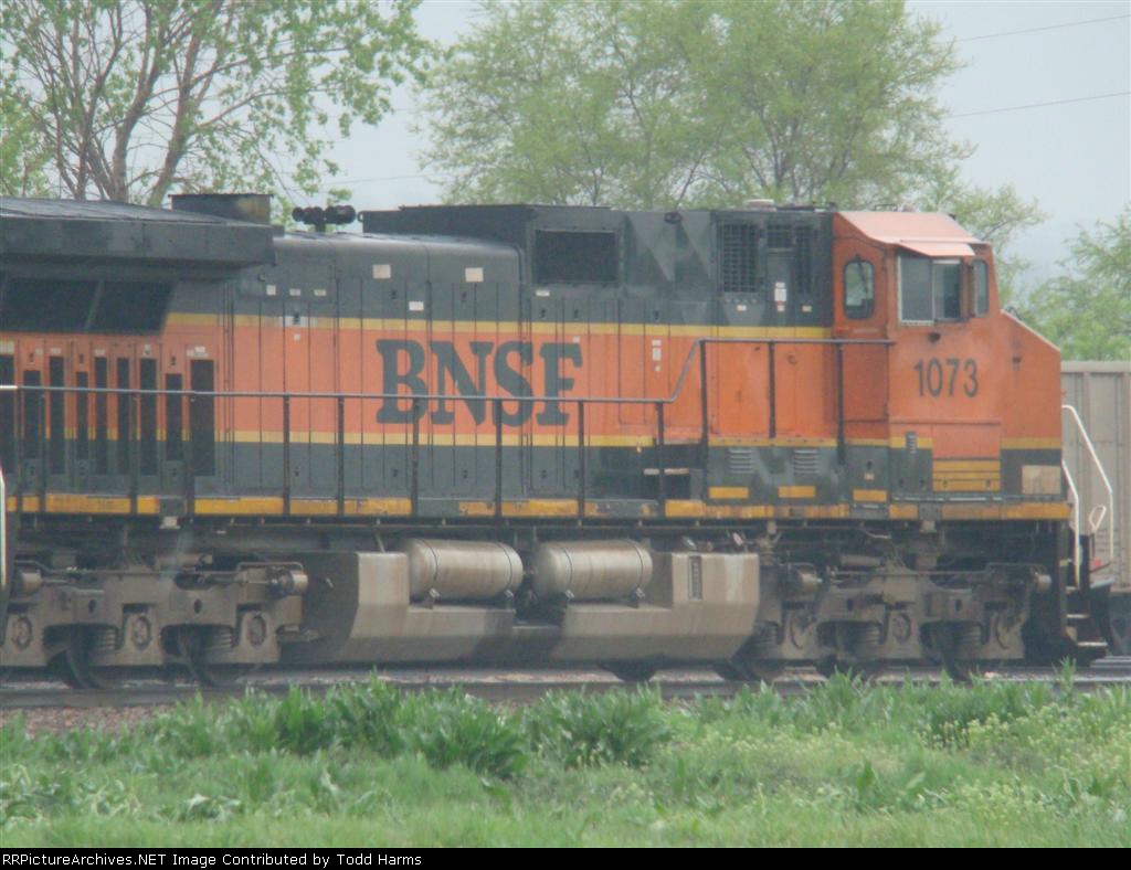 BNSF 1073